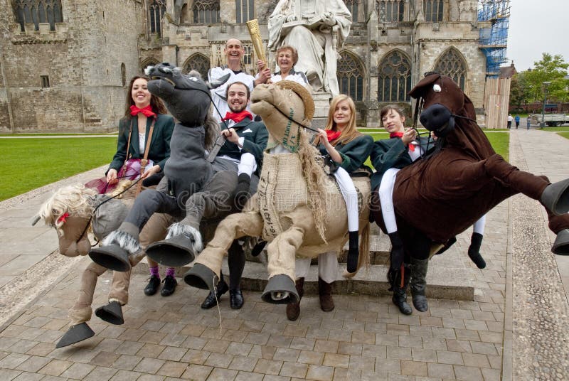 Torchbearers Yvonne Budd Et Paul Giblin Photographie éditorial - Image ...