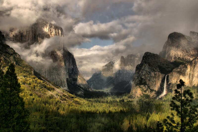 Tore zum Tal stockfoto. Bild von tourismus, horizontal - 32855444