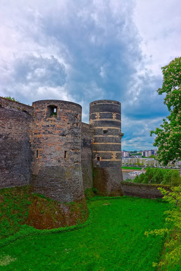 Torens in Het Kasteel Van Chateau Angers Stock Afbeelding - Image of ...
