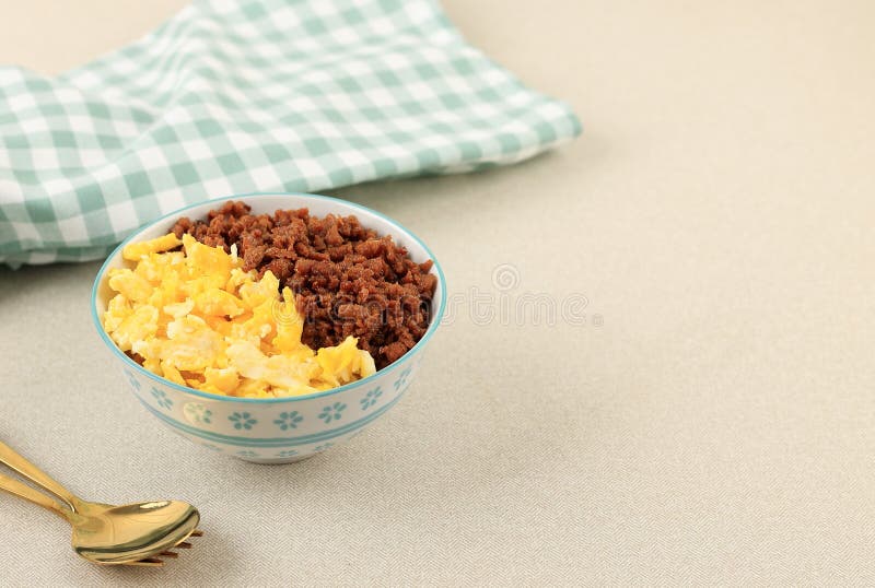Tori Soboro Don, Steam Rice Topping with Stir Fry Minced Chicken and ... Tori Soboro Don, Steam Rice Topping with Stir Fry Minced Chicken and ...