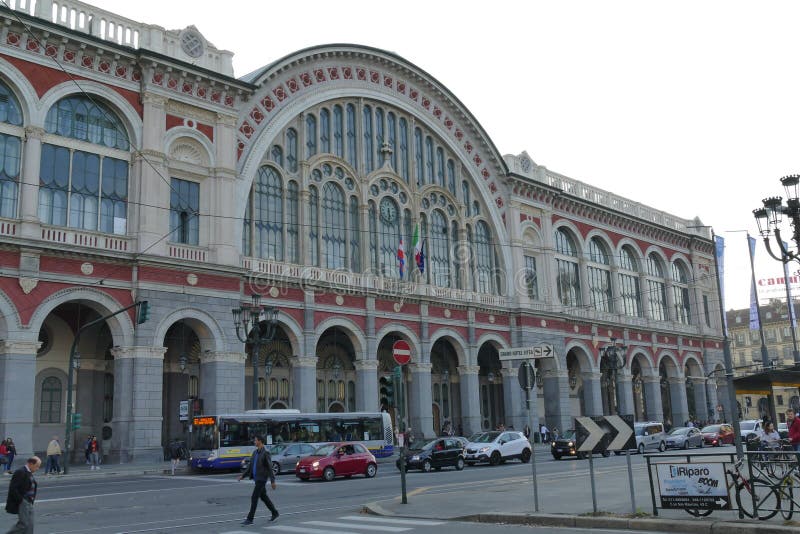 Stazione Di Torino Porta Nuova Fotografia Stock Editoriale - Immagine ...