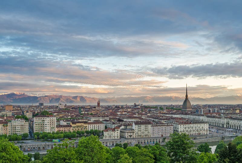 Torino (Torino), Panorama Ad Alba Immagine Stock - Immagine di monte ...