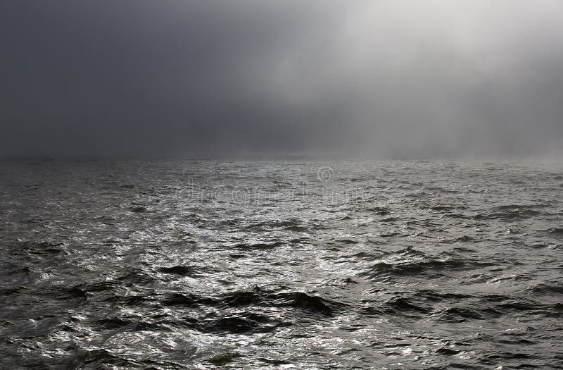 Una tormenta en el mar imagen de archivo. Imagen de fondo - 87910679