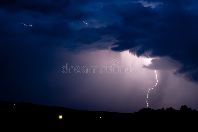 Tormenta En Un Cielo Azul Marino Imagen de archivo - Imagen de travieso ...