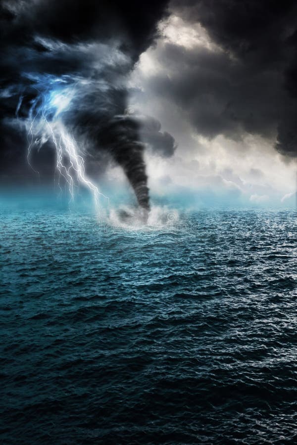Tornade, foudre, mer photo stock. Image du désastre, orageux - 34643380