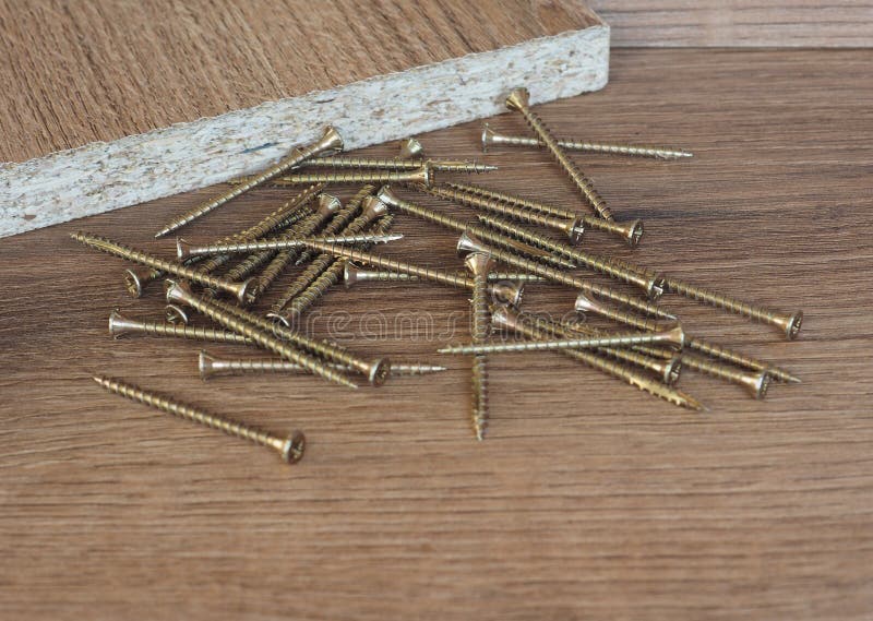 Tornillos De Madera En Paneles De Madera Fabricados Imagen de archivo ...