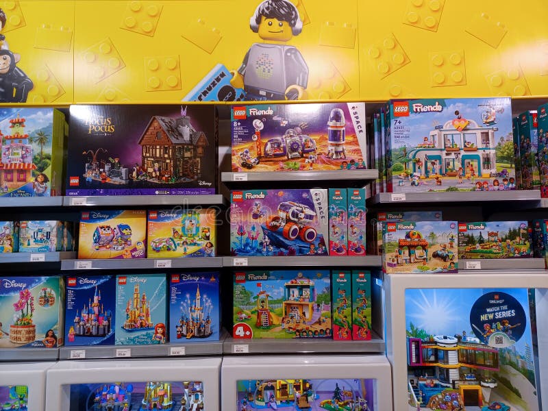 LEGO store inside view editorial photo. Image of childhood - 384247036
