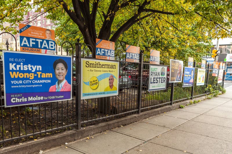 Toronto, CANADA - October 10, 2018: Streets of Canadian Metropolis ...