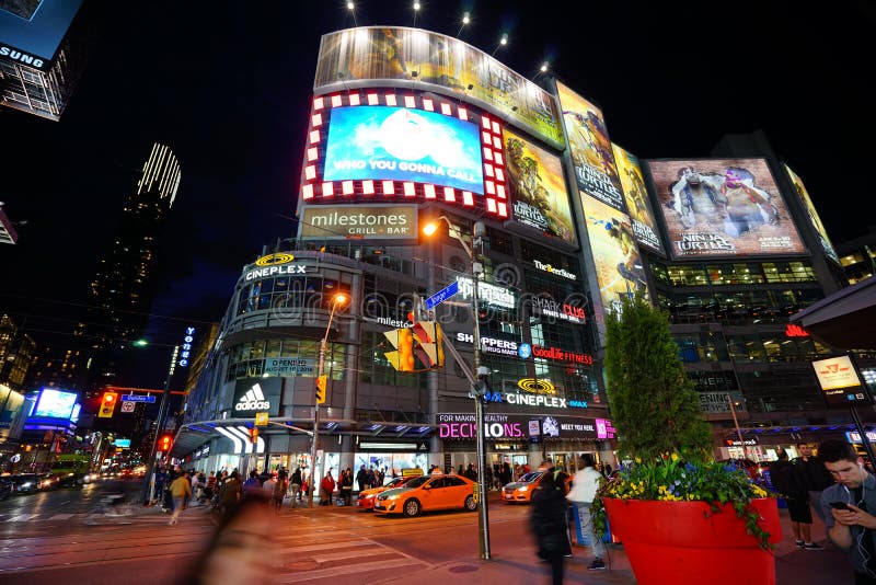 Toronto downtown night editorial stock image. Image of garden - 71804589