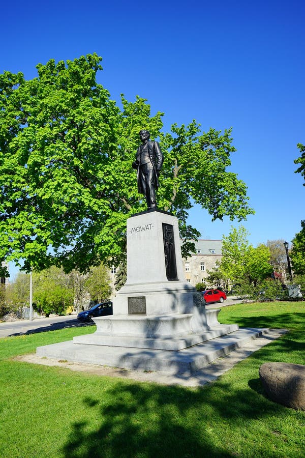 Toronto downtown statue stock photo. Image of bookstore - 71804876