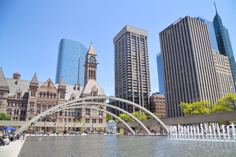 Toronto downtown editorial stock image. Image of fountain - 72668904