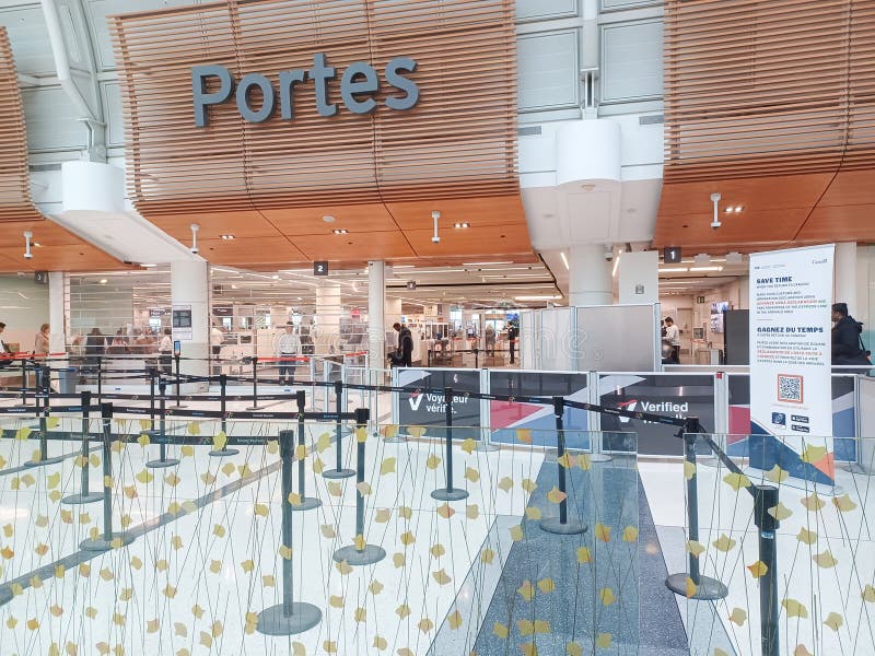 Toronto Pearson International Airport Terminal Editorial Photo - Image ...