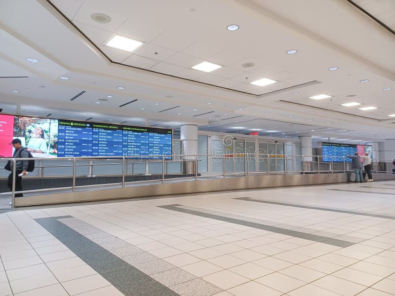 Toronto Pearson International Airport Terminal Editorial Photo - Image ...