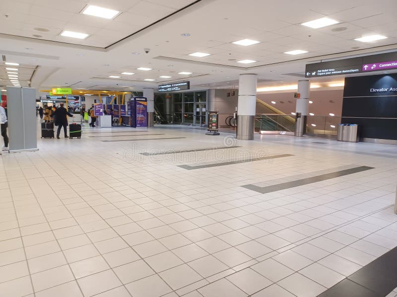 Toronto Pearson International Airport Terminal Editorial Image - Image ...