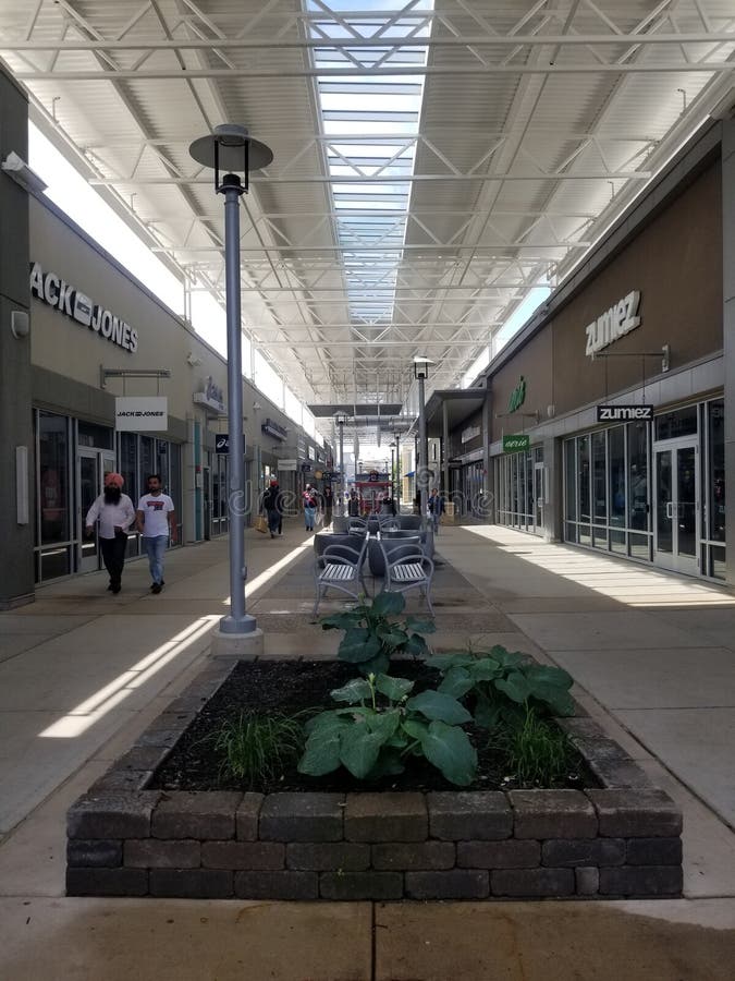 Toronto Premiere Outlets editorial stock photo. Image of toronto ...