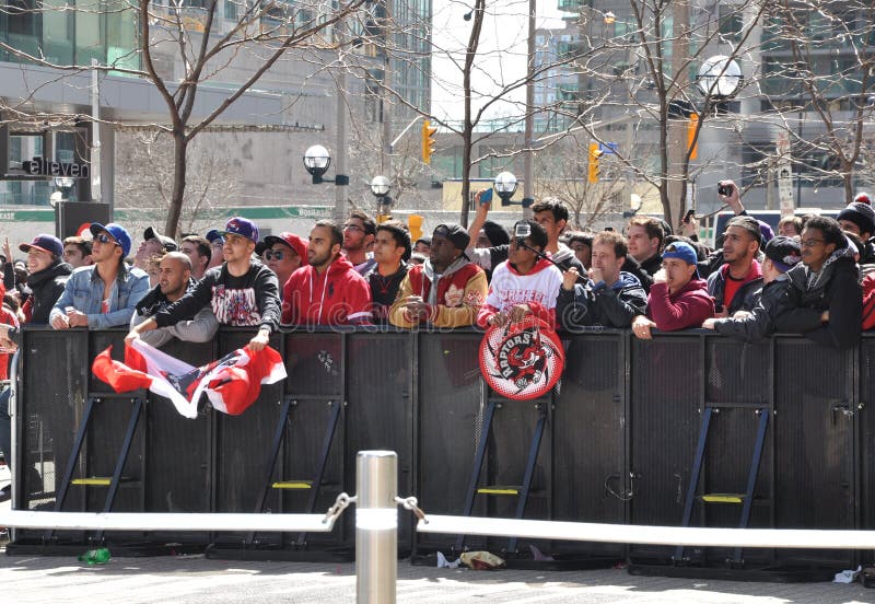 Toronto Raptors fans editorial stock image. Image of facade - 42543139
