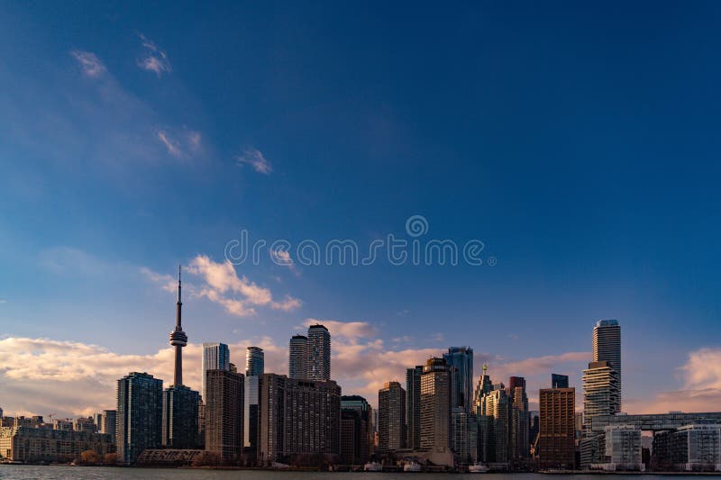 Toronto skyline at dusk editorial photo. Image of city - 349239386