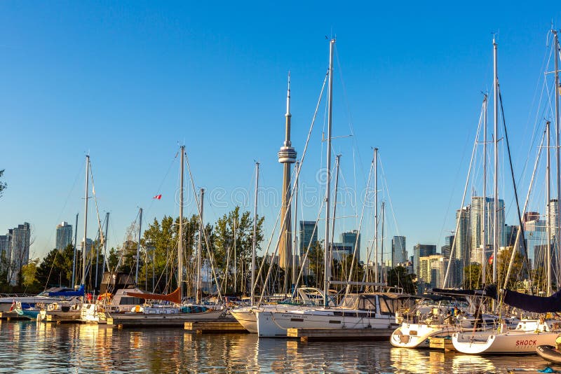 Toronto Skyline in a Sunny Day Editorial Photography - Image of cloud ...