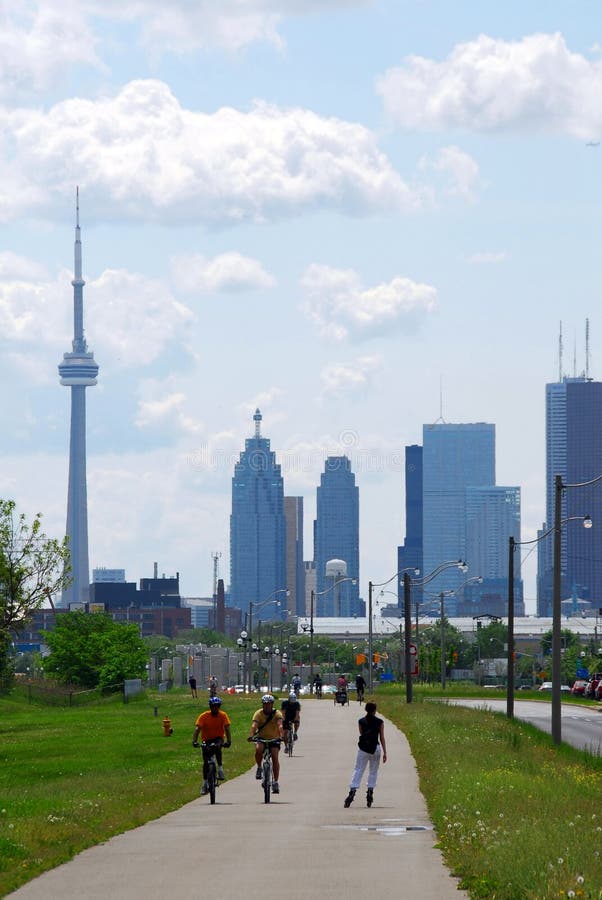 Toronto-Stadt-Skyline stockbild. Bild von sommer, fahrrad - 846109