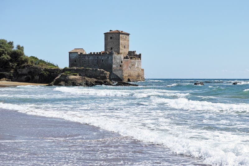 Torre Astura fotografia stock. Immagine di pentagonale - 79253504