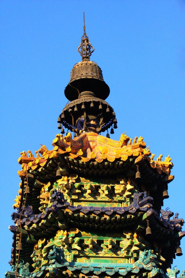 Torre colorida do esmalte imagem de stock. Imagem de cultura - 3860837