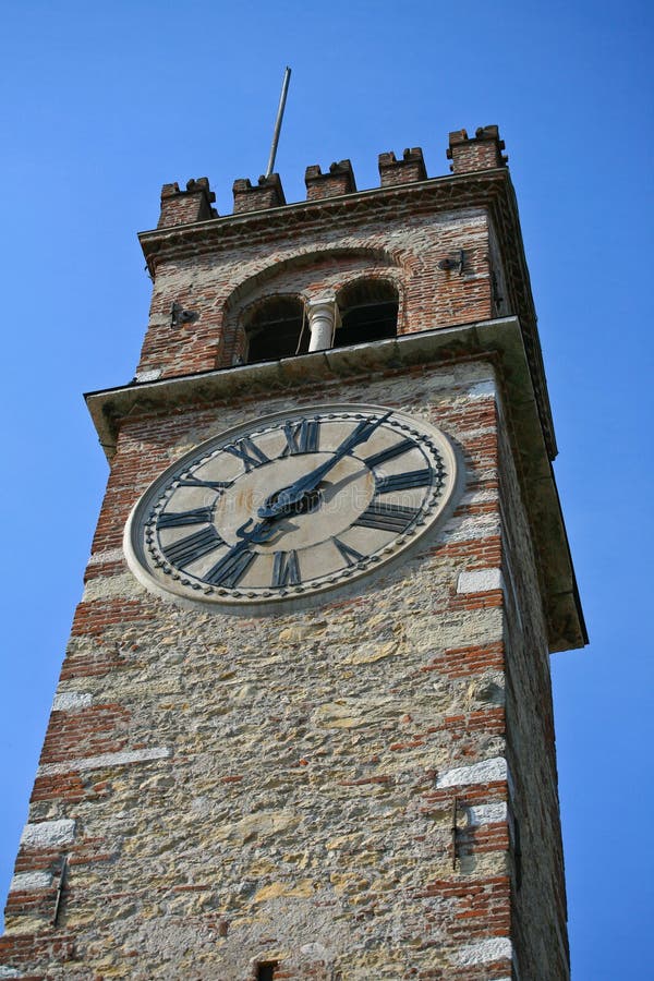 Torre con reloj imagen de archivo. Imagen de minuto, dorado - 10172445