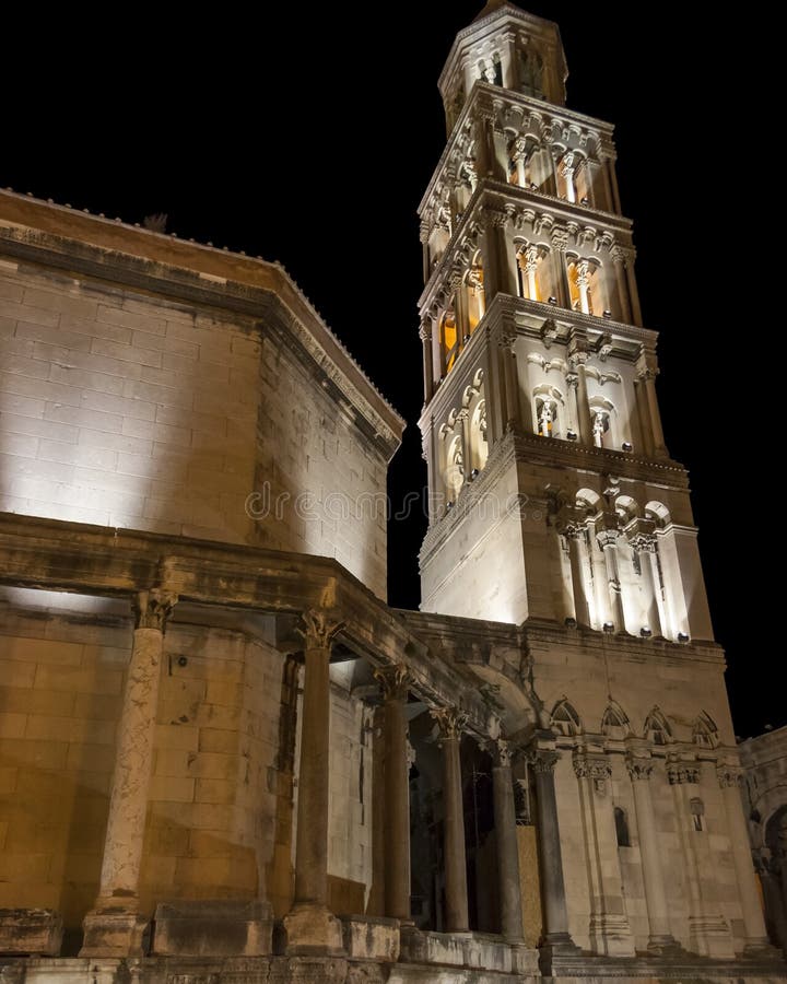 Torre Da Catedral De St Domnius No Split, Croatia Imagem de Stock ...