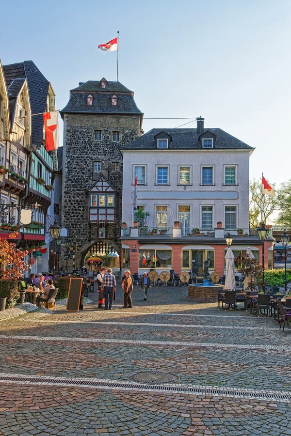 Torre Da Cidade E Mercado De Rua Marktplatz Em Linz am Rhein Imagem de ...