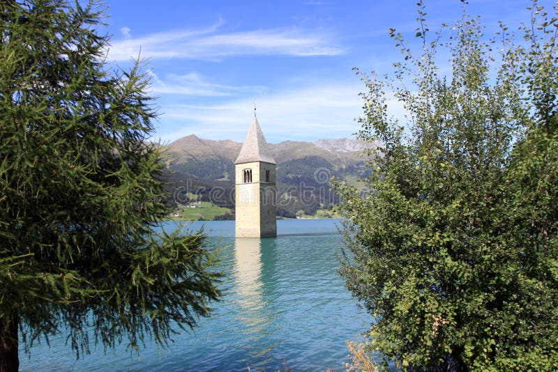A Torre Submersa No Lago Reschen Foto de Stock - Imagem de paisagem ...