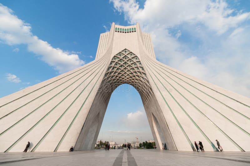 Torre De Azadi Em Tehran, Irã Imagem de Stock Editorial - Imagem de ...