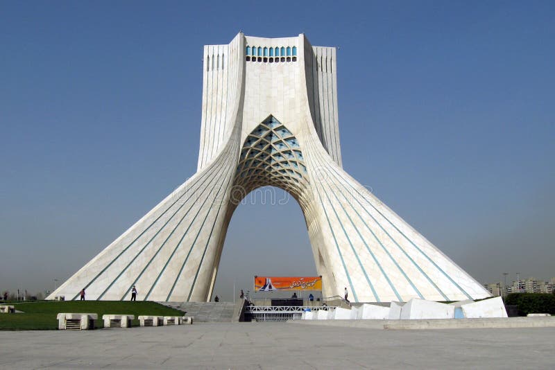 Torre De Azadi Situada No Quadrado De Azadi, Em Tehran, Irã Foto de ...