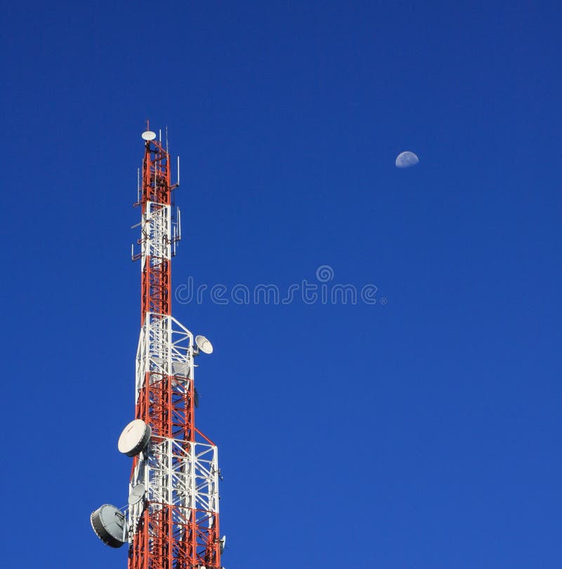 Torre de comunicação foto de stock. Imagem de radar, transmita - 31728660