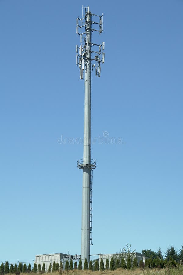 Torre De Comunicação Celular Imagem de Stock - Imagem de metal, rede ...