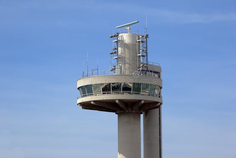 Torre de controlo imagem de stock. Imagem de radar, aeroporto - 15497141