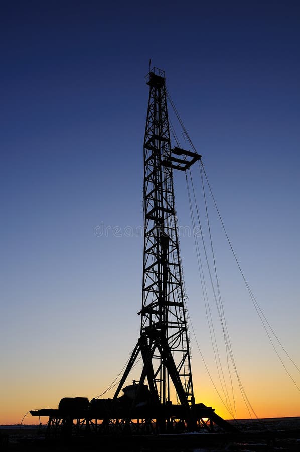 Plataforma De Perforación Con El Tubo De Taladro Foto de archivo ...