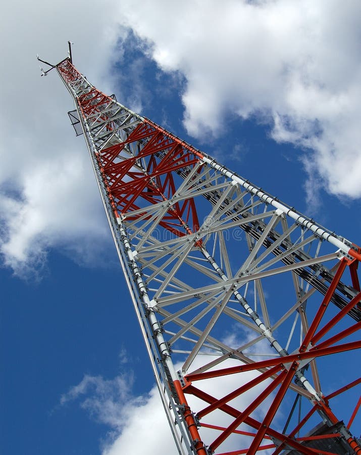 Torre De La Telecomunicación Foto de archivo - Imagen de torre, metal ...