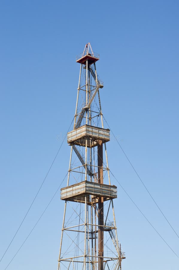Torre De Perforación De Petróleo Foto de archivo - Imagen de gasolina ...