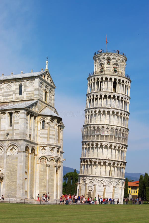 La Torre Inclinada De Pisa Y Del Duomo Imagen de archivo - Imagen de ...