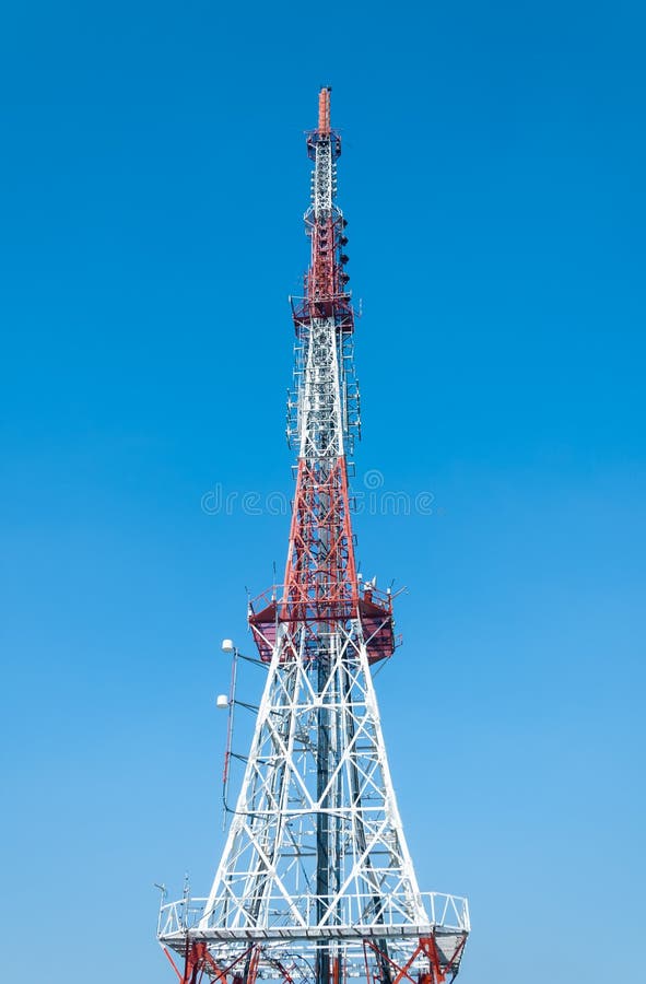 Trabajador De La Torre De Radio Que Sube En Una Torre Imagen de archivo ...