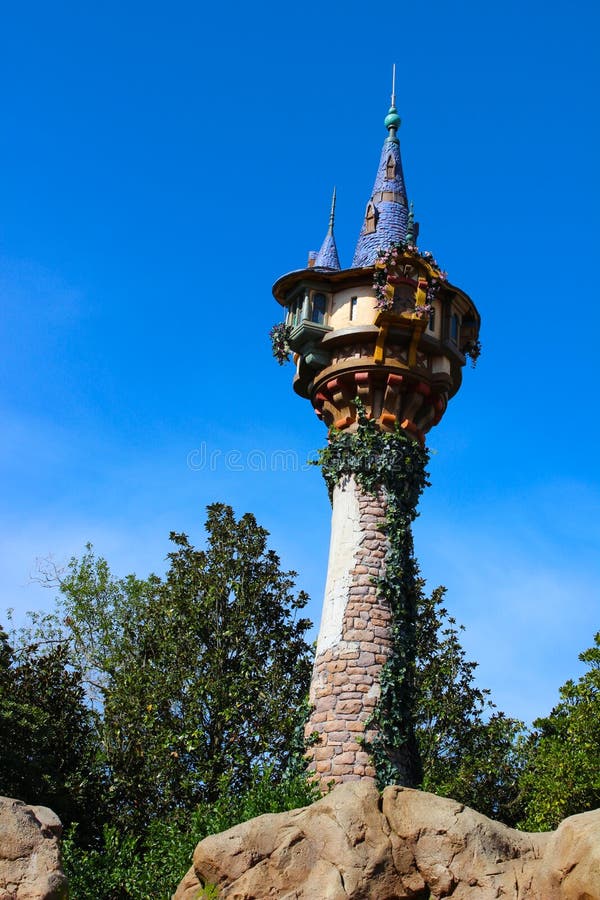A Torre da Rapunzel imagem editorial. Imagem de disney - 43037505
