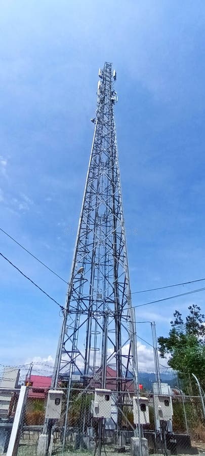 Torre De Red De Internet Y Cielo Azul? Imagen de archivo - Imagen de ...