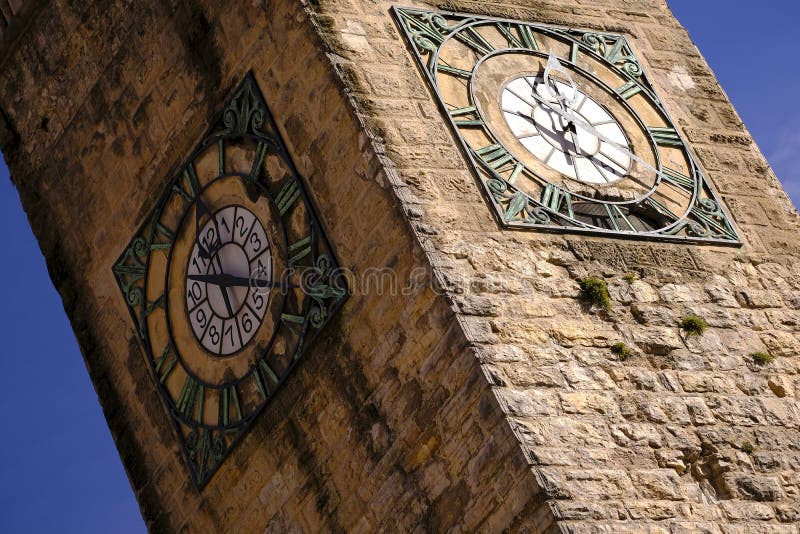 Torre De Reloj Antigua En Europa Imagen de archivo - Imagen de cara ...