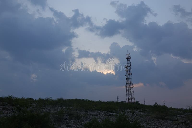 Torre de sinal gsm imagem de stock. Imagem de antena - 207964667