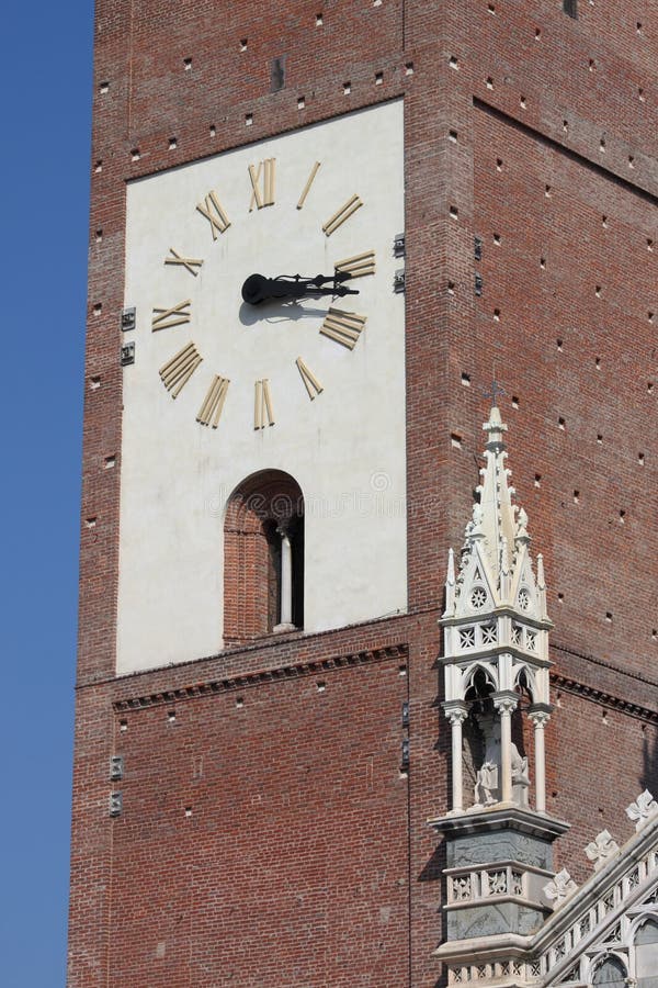 Torre De Sino Da Catedral De Monza, Italy Imagem de Stock - Imagem de ...