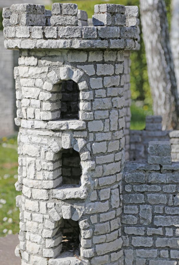 Torre De Um Castelo Medieval Com Três Janelas Foto de Stock - Imagem de ...