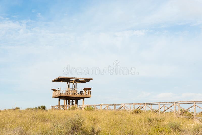 Torre De Vigia Dos Animais Selvagens Foto de Stock - Imagem de parque ... Torre De Vigia Dos Animais Selvagens Foto de Stock - Imagem de parque ...