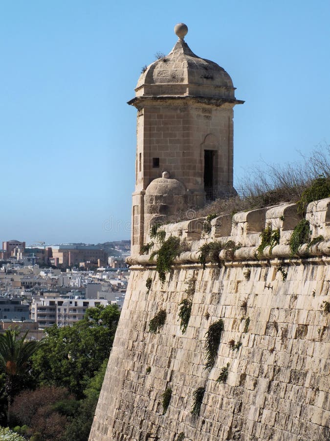 Torre De Vigia Dos Muralhas De Valletta Foto de Stock - Imagem de ... Torre De Vigia Dos Muralhas De Valletta Foto de Stock - Imagem de ...