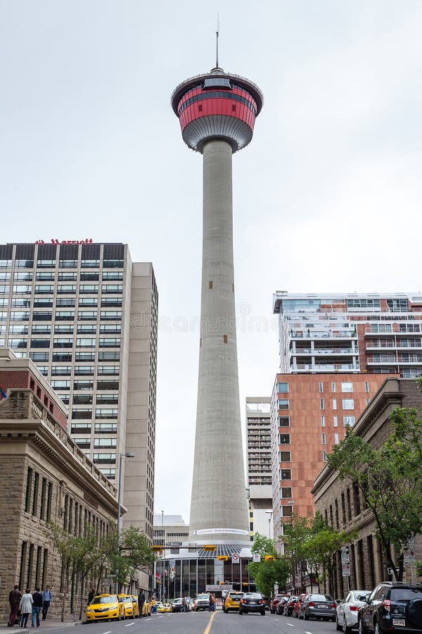 Torre Di Calgary Dentro Del Centro Fotografia Editoriale - Immagine di ...