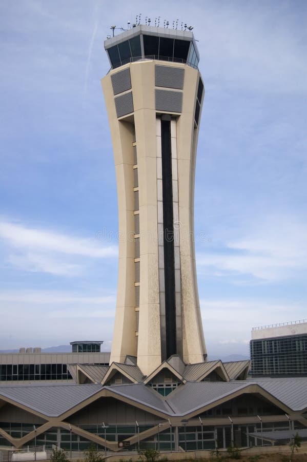 Torre Di Controllo Dell'aeroporto Fotografia Stock - Immagine di grande ...