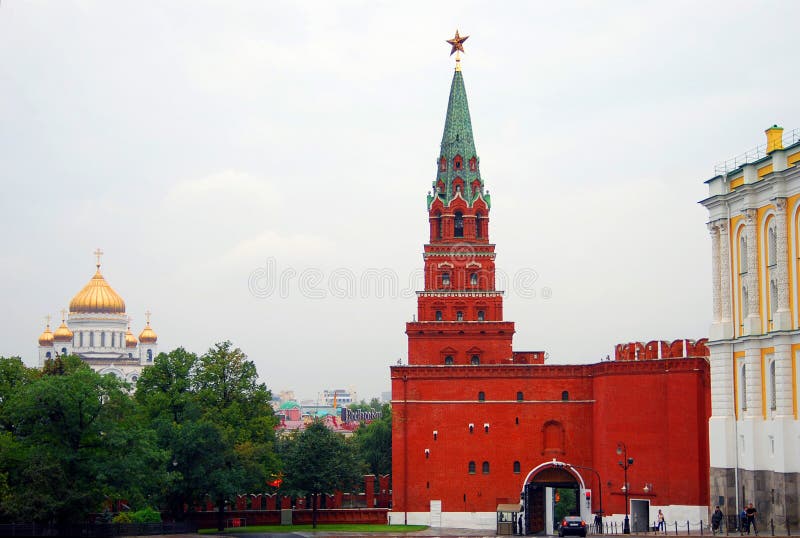 Torre Di Cremlino Di Mosca Con Una Stella Vermiglia Immagine Stock ...